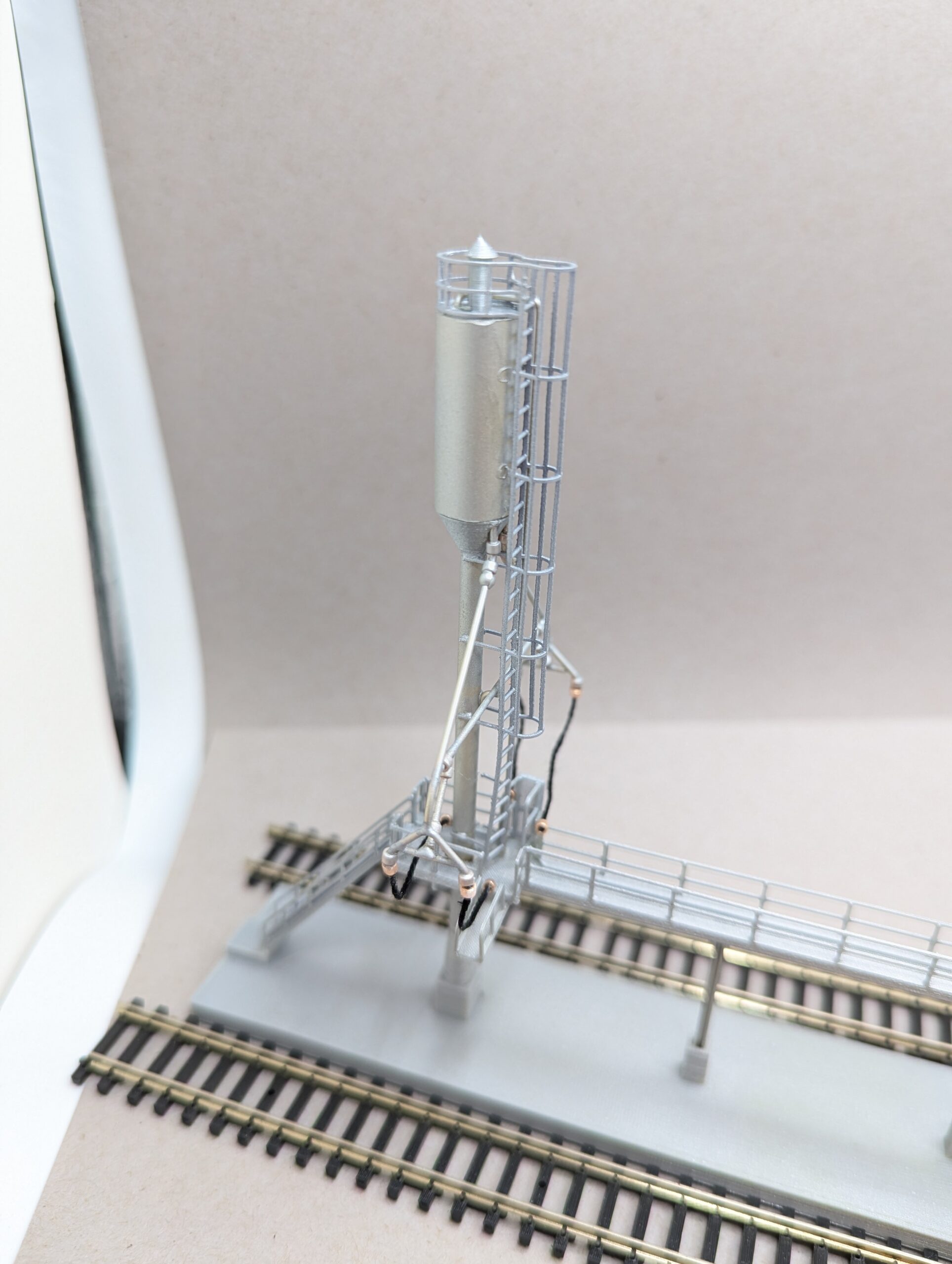 3 tower sanding system - Model Railroad Engineering