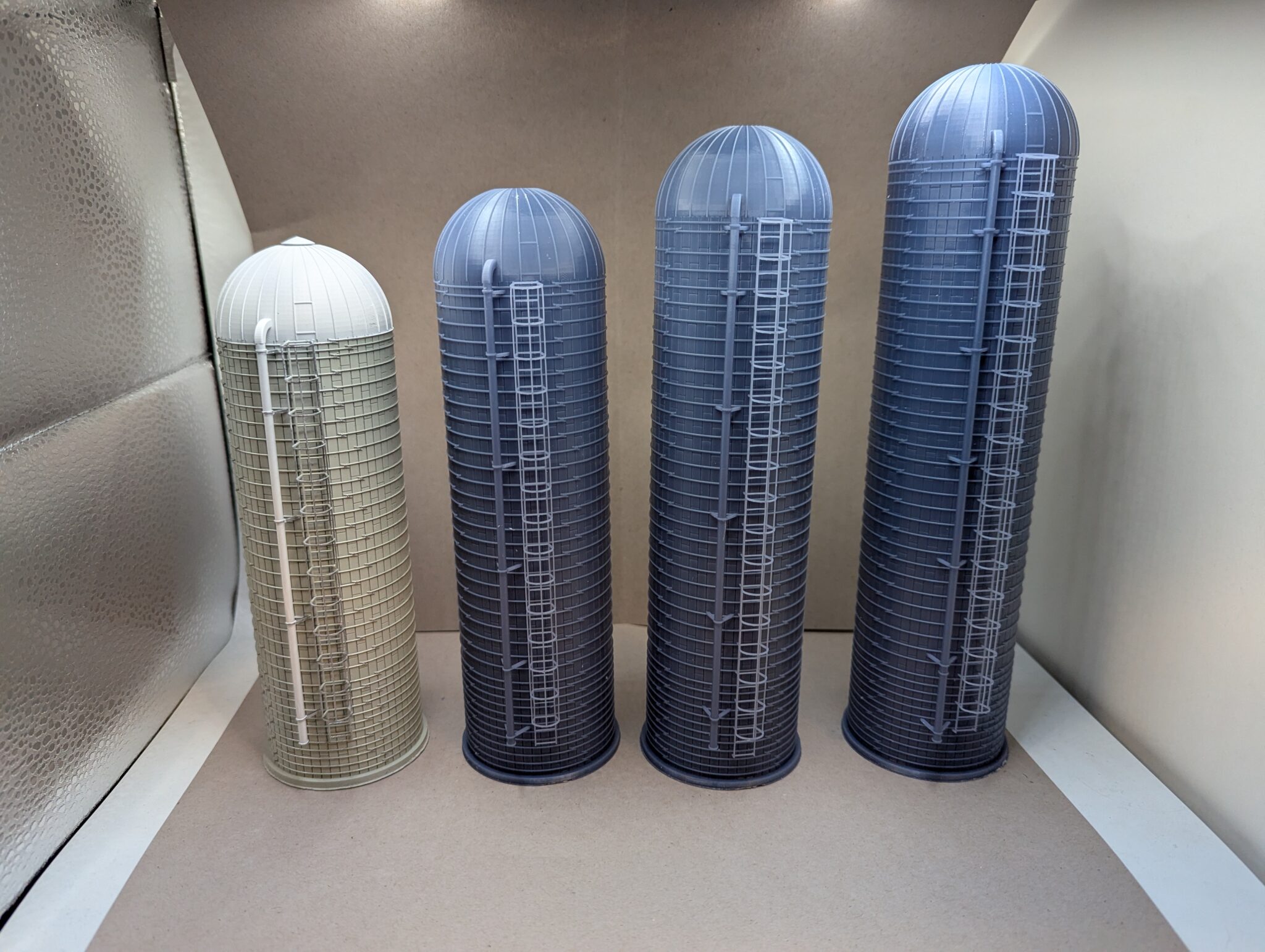 HO-Scale Modern Stave Silo’s and Silage Rooms - Model Railroad Engineering